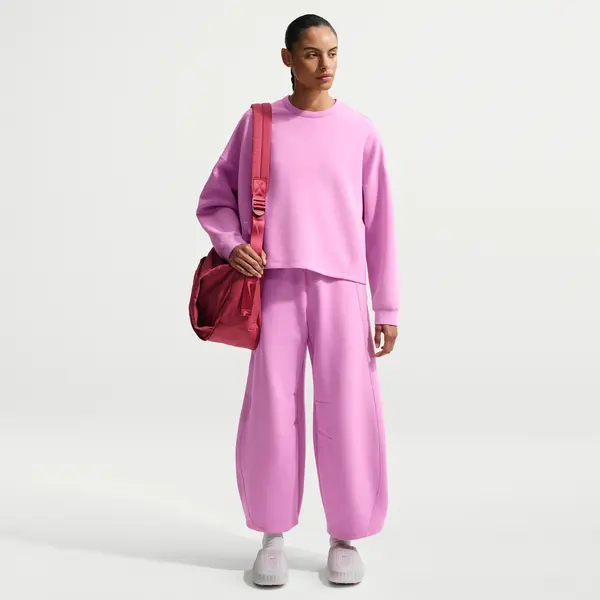 Nike 24.7 Impossiblysoft Dri-fit Oversized Crew-neck Top