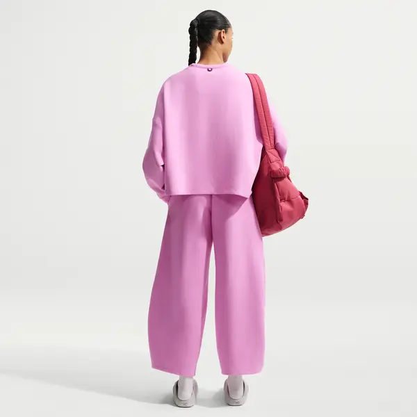 Nike 24.7 Impossiblysoft Dri-fit Oversized Crew-neck Top