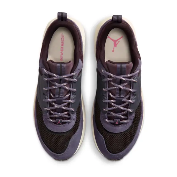 JORDAN Trunner Sneakers - Red