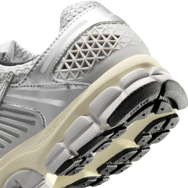 Nike Zoom Vomero 5 Sneakers - Grey