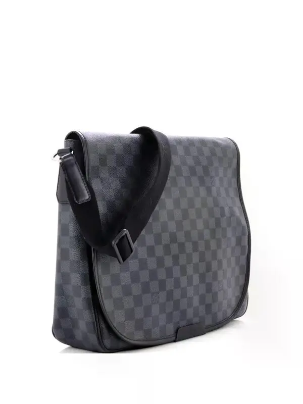 LOUIS VUITTON Daniel Messenger Bag Damier Graphite Gm