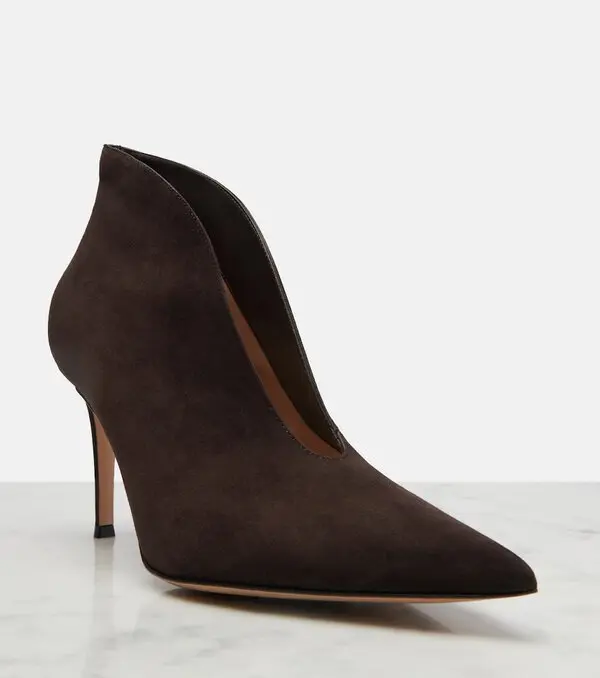 GIANVITO ROSSI Vania Suede Pumps - Brown