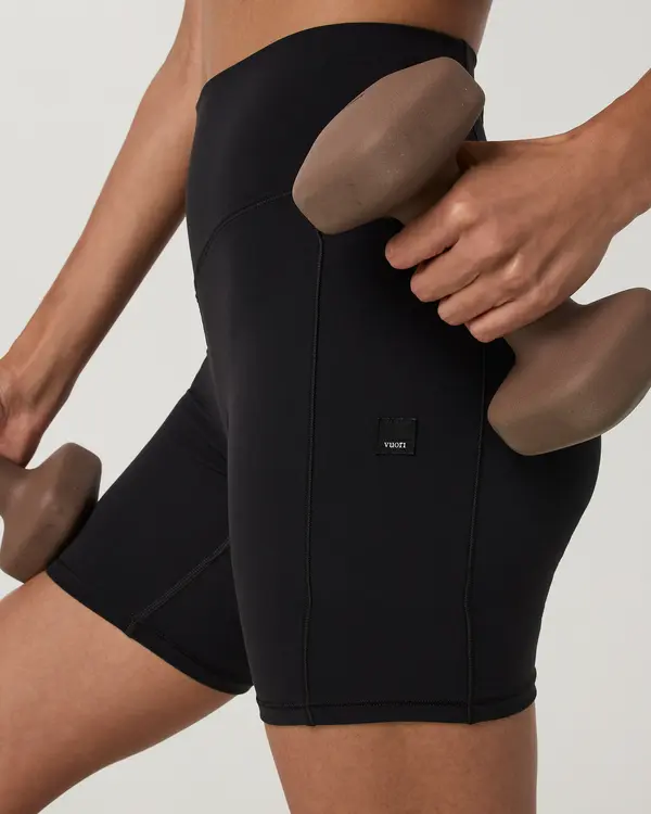 Vuori Alltheform™ Pocket Shorts 6 - Black Tonal
