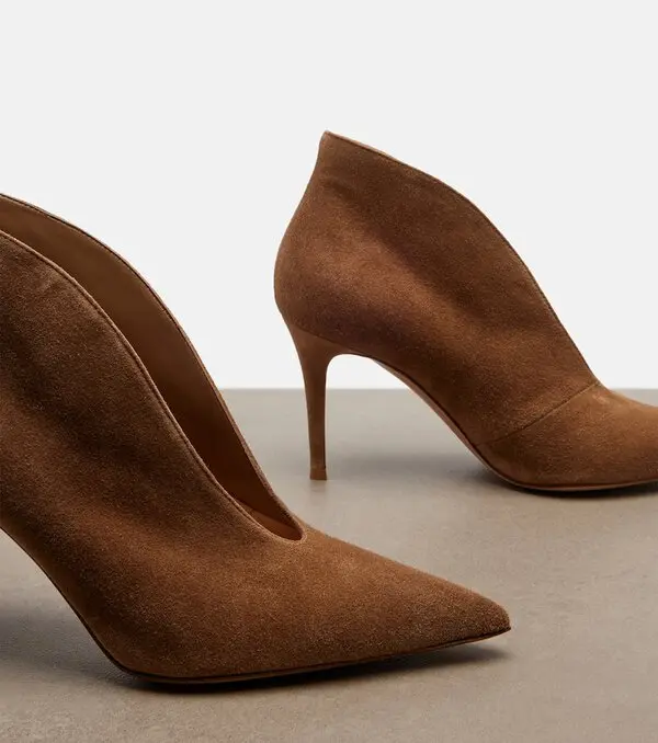 GIANVITO ROSSI Vania Suede Pumps