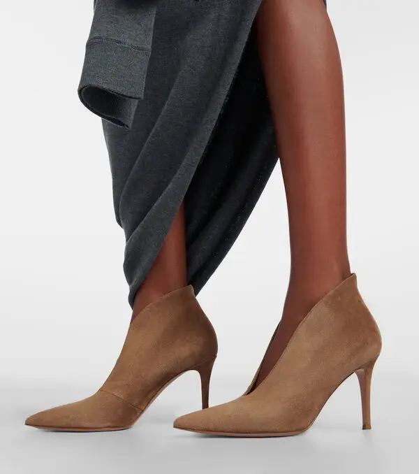 GIANVITO ROSSI Vania Suede Pumps