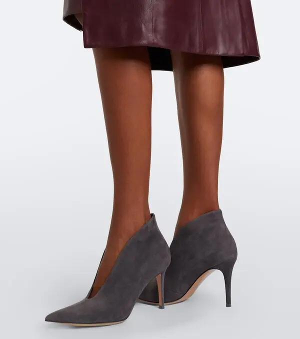 GIANVITO ROSSI Vania Suede Pointed Toe Pumps - Grey