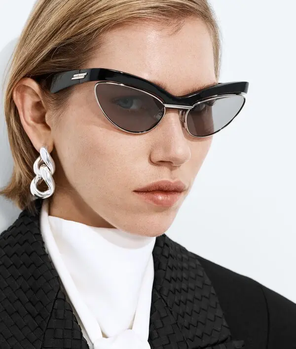 Bottega Veneta Duo Angle Cat Eye Sunglasses - Black/grey