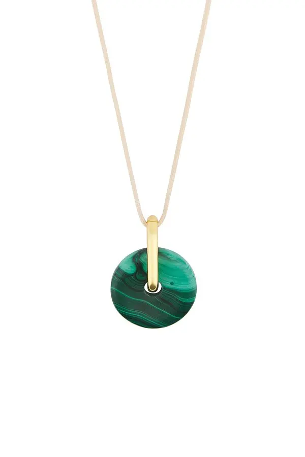 Timeless Pearly Pendant Necklace