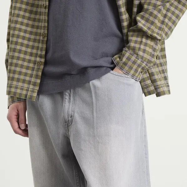 BEAMS Wide Pleated Taper Denim Jeans - Grey
