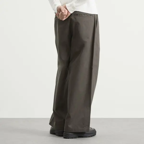 BEAMS New Wide Pleated Chino - Charcoal