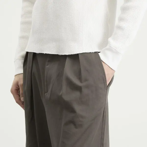 BEAMS New Wide Pleated Chino - Charcoal
