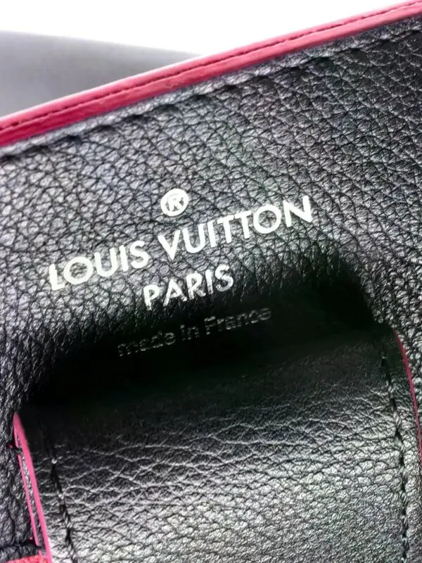 LOUIS VUITTON Lockme Leather Bucket Bag - Black