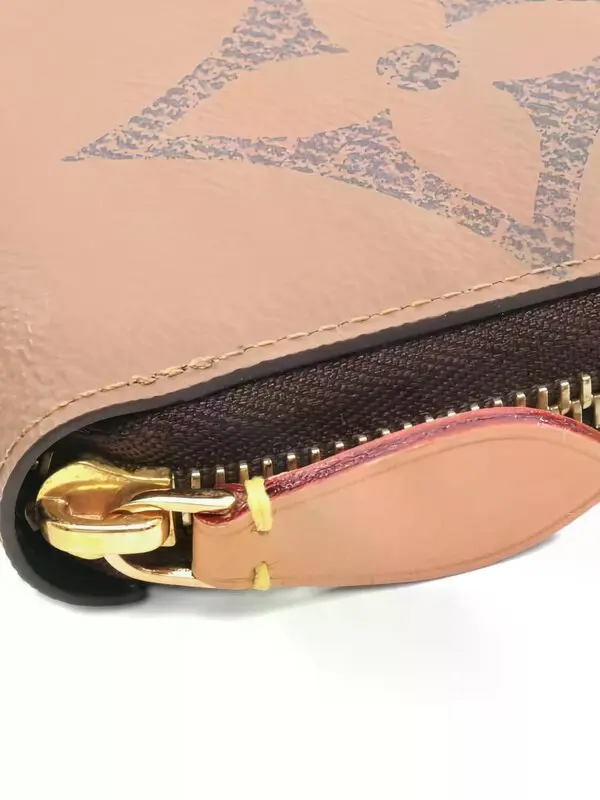 LOUIS VUITTON 2019 Zippy Wallet - Brown
