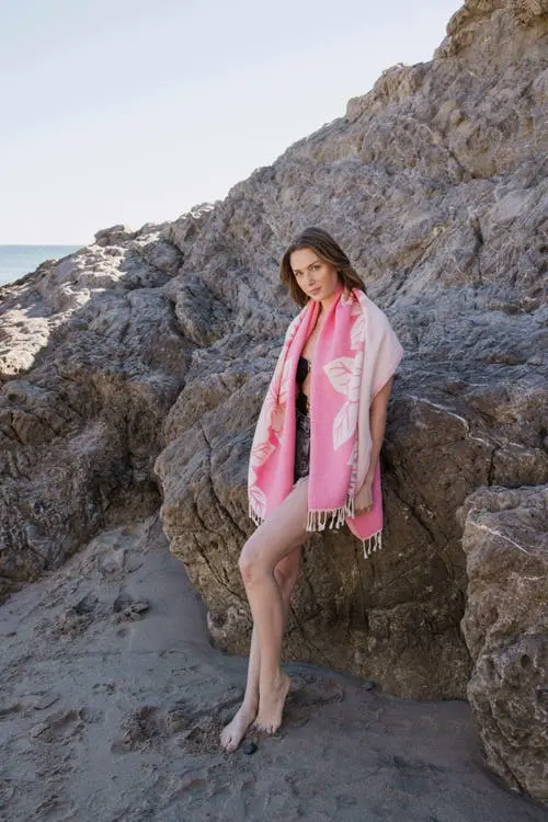 INFUSEZEN Hibiscus Flower Sand Resistant Organic Turkish Towel - Pink