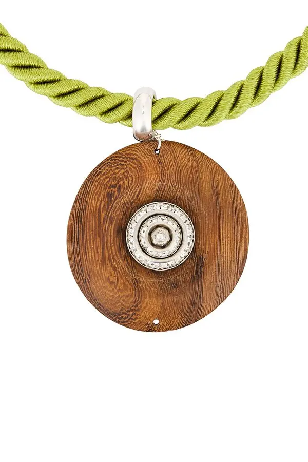 Timeless Pearly Pendant Necklace