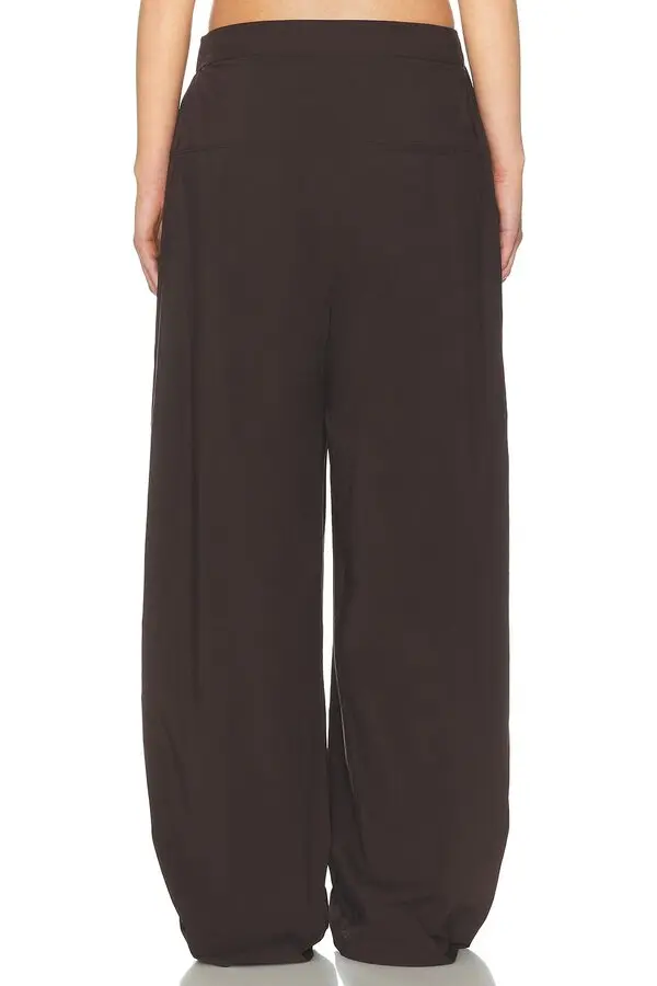 ST. AGNI Relaxed Pleat Pant - Bark