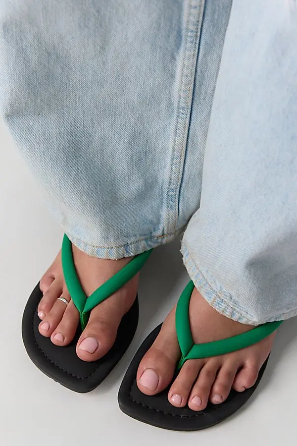 Seychelles Trackside Thong Heels - Green Vegan Leather