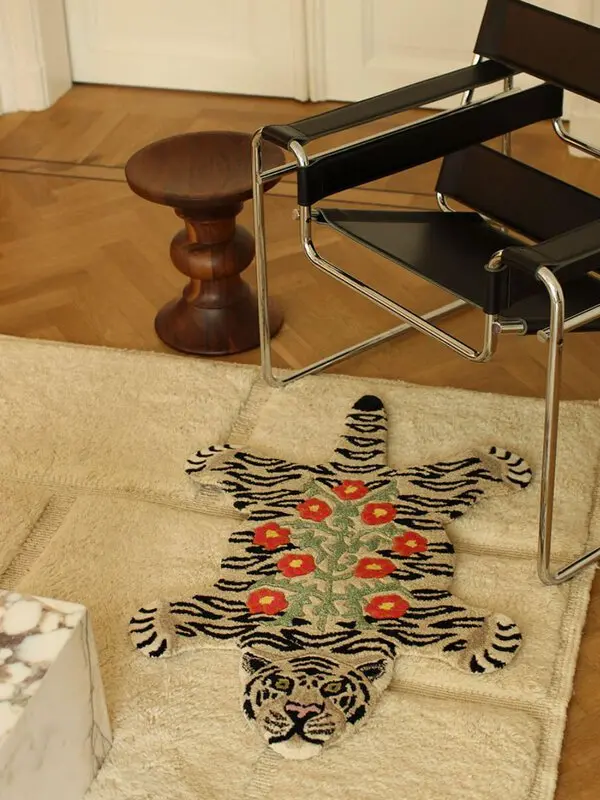 DOING GOODS Floral White Tiger Small Rug - Multicolour