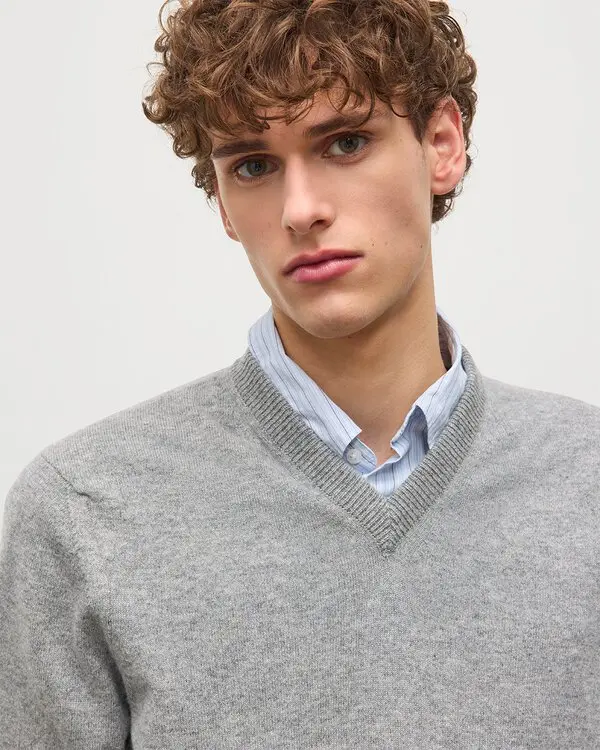 Johnstons Of Elgin Rory Classic Cashmere V-neck Jumper