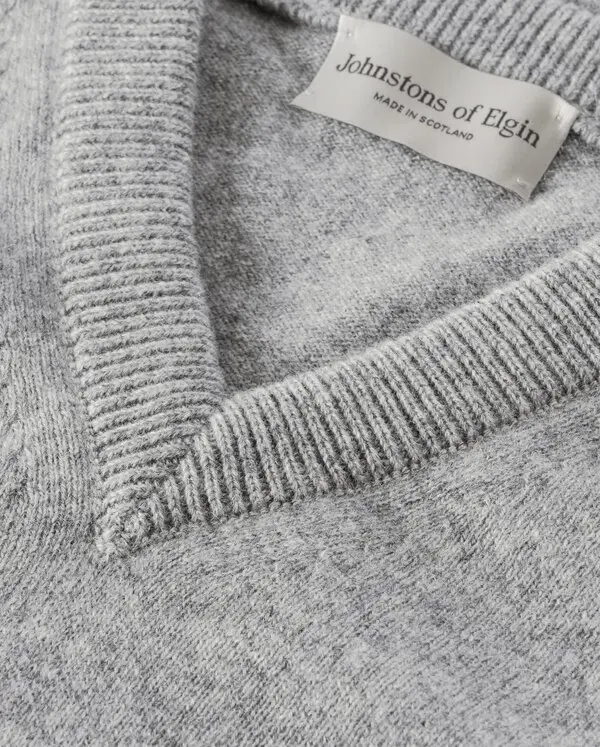 Johnstons Of Elgin Rory Classic Cashmere V-neck Jumper