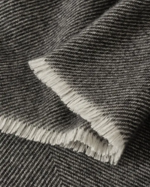 Johnstons Of Elgin Mountain Twill Black & White Cashmere Throw