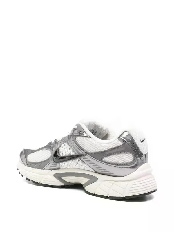 Nike V5 Rnr Logo Sneakers - White