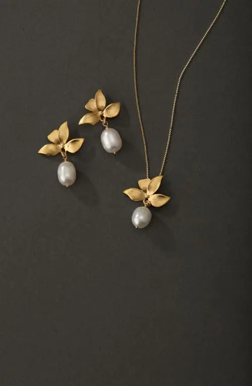 SET & STONES Maeve Freshwater Pearl Pendant Necklace - Gold