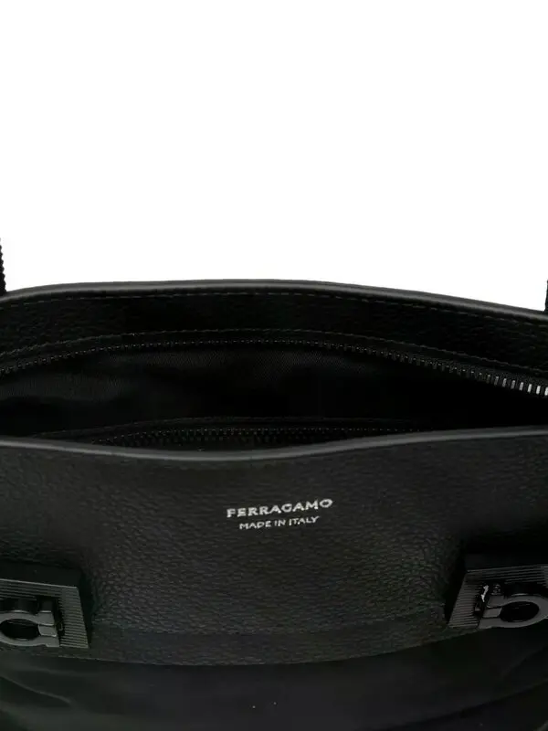 FERRAGAMO Logo-detail Messenger Bag - Black