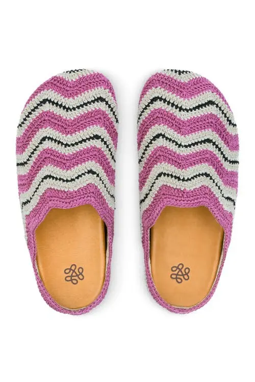 THE SAK Bolinas Crochet Ripple Clog - Fuchsia Ripple