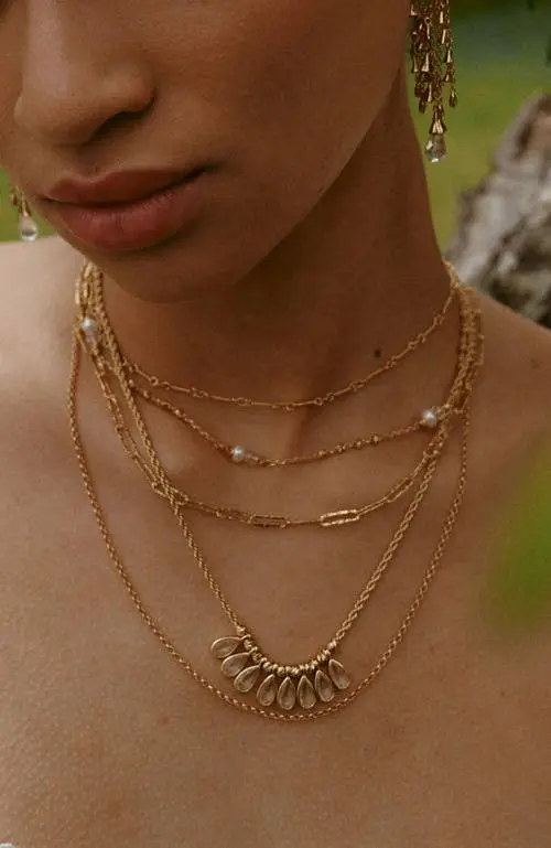 RETRO CHIC Aeolian Echo Drop Necklace - Gold
