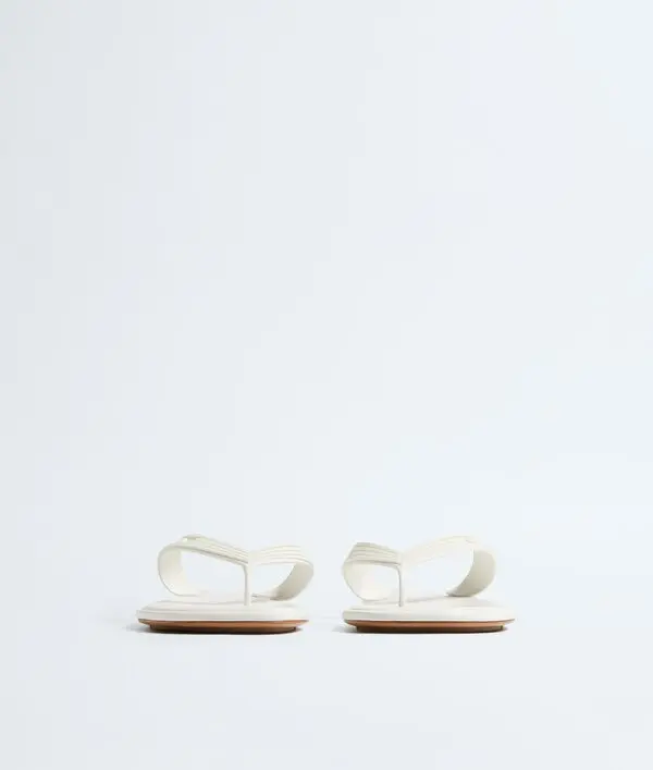 Bottega Veneta Sampieri Thong - Alabaster