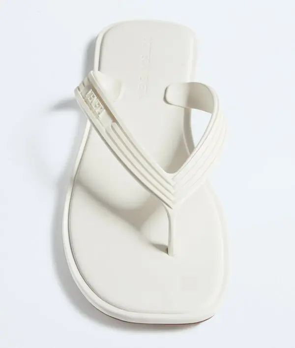 Bottega Veneta Sampieri Thong - Alabaster