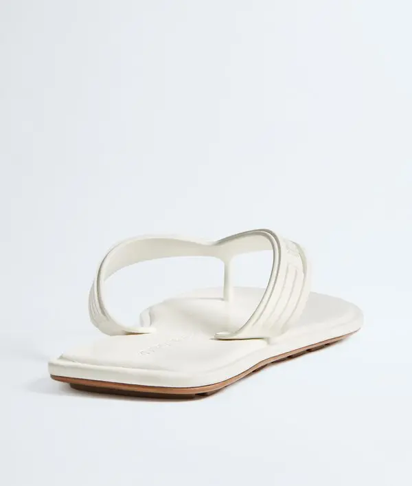 Bottega Veneta Sampieri Thong - Alabaster