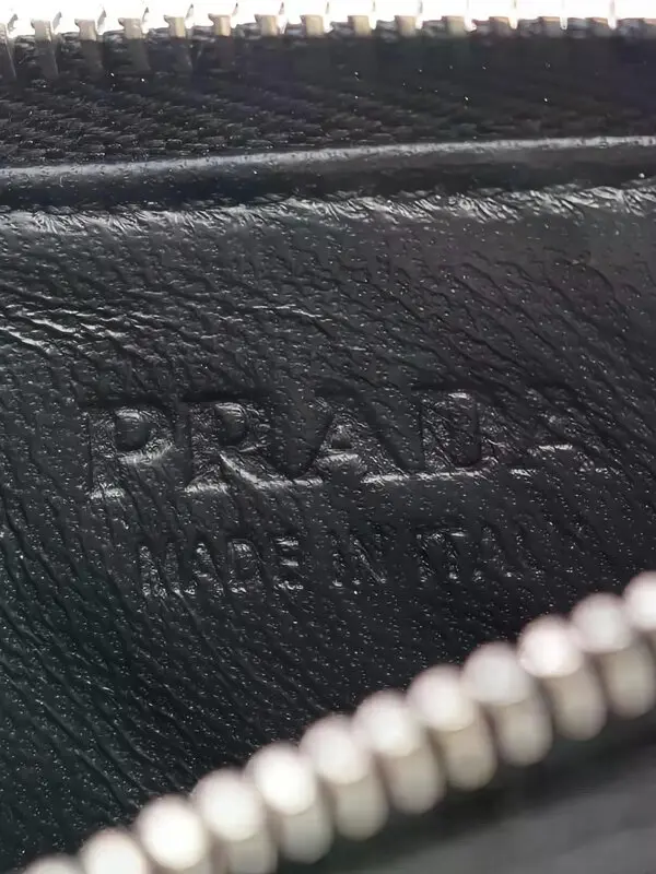 Prada 2020s Saffiano Logo-plaque Wallet - Black
