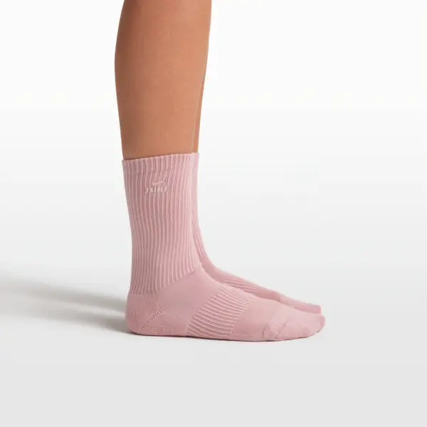 Nike Dri-fit Pilates Grip Crew Socks - Pink