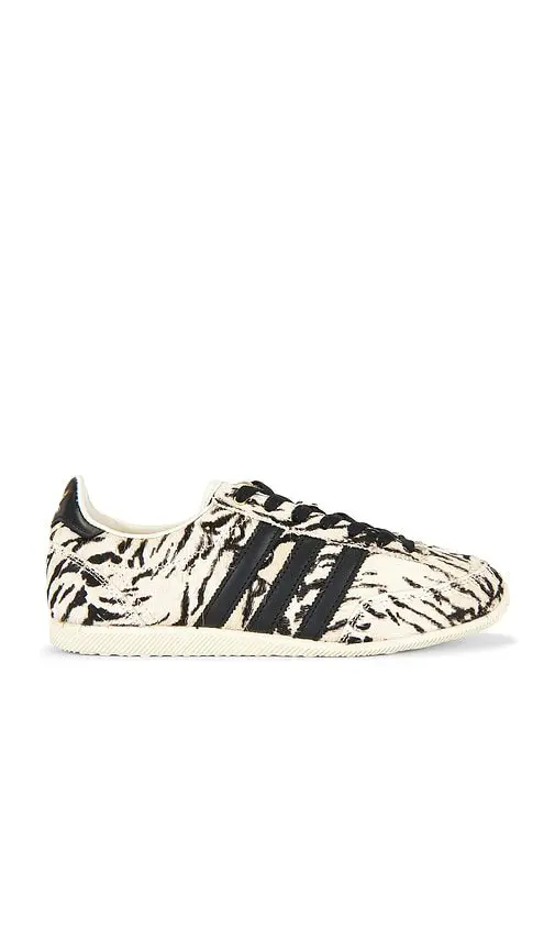 ADIDAS ORIGINALS Japan Sneaker - Off White & Core Black