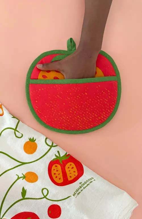 THE NEIGHBORGOODS Tomato Potholder