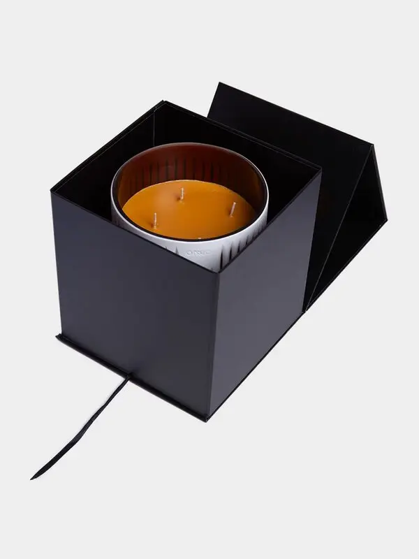 ONNO Akosua Medium Candle - White