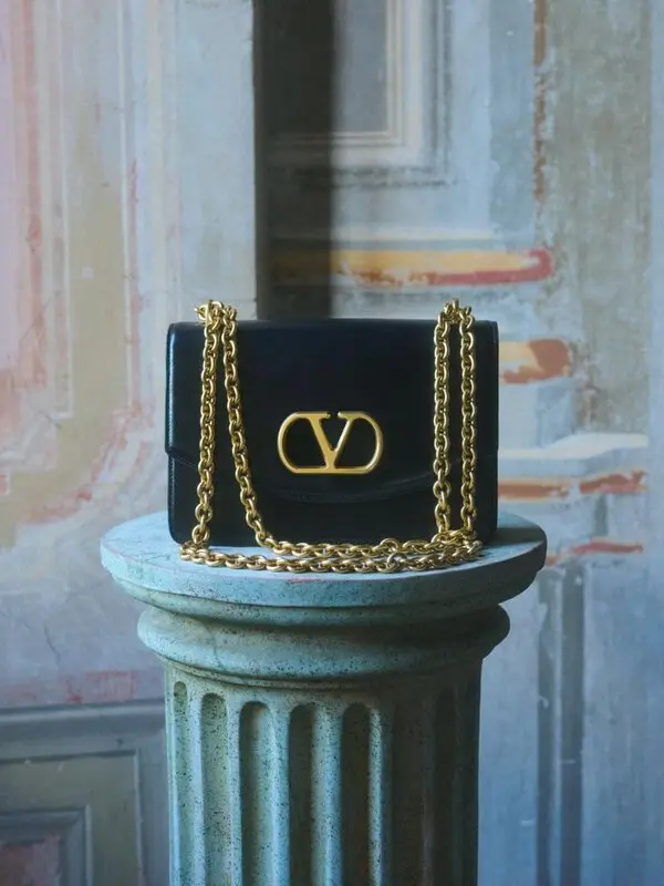 Valentino Garavani Vain Shoulder Bag - Black