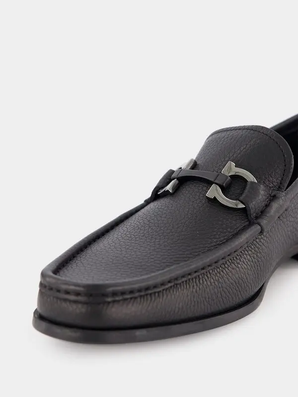 FERRAGAMO Gancini Leather Moccasin - Black