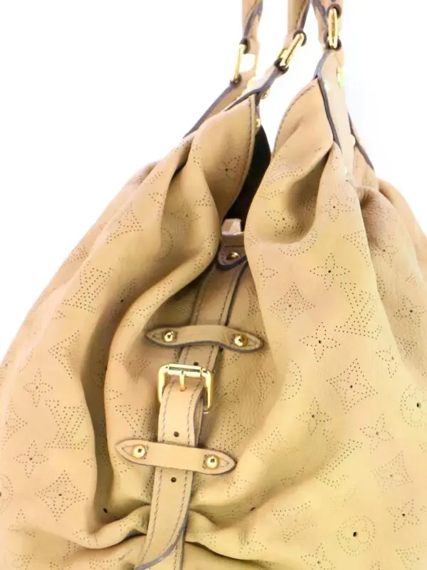 LOUIS VUITTON Xl Mahina Leather Hobo Bag - Neutrals