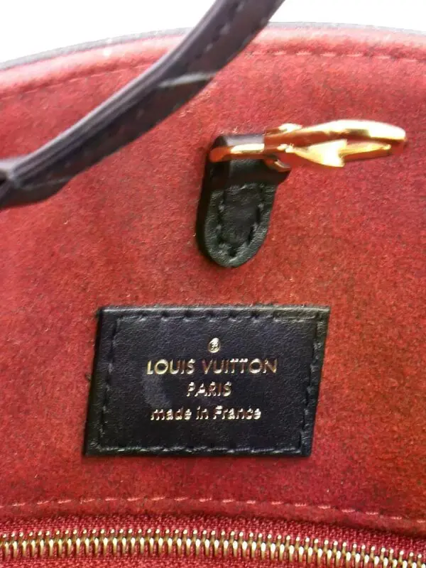 LOUIS VUITTON Onthego Mm Shoulder Bag - Black