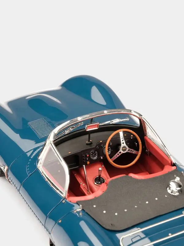 AMALGAM Jaguar Xkss Roadster Scale Model