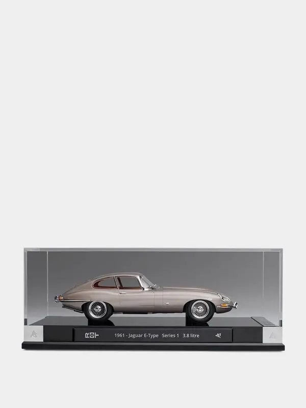 AMALGAM Jaguar E-type Coupé 1:18 Scale Model