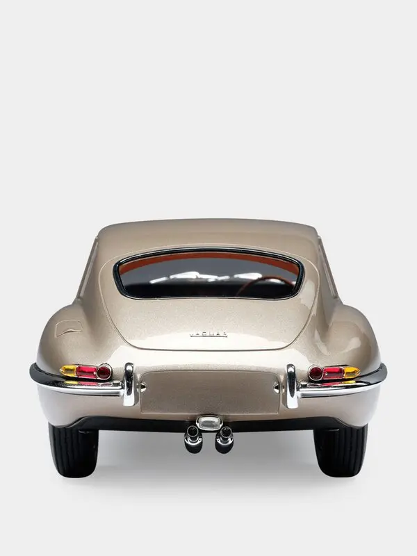 AMALGAM Jaguar E-type Coupé 1:18 Scale Model