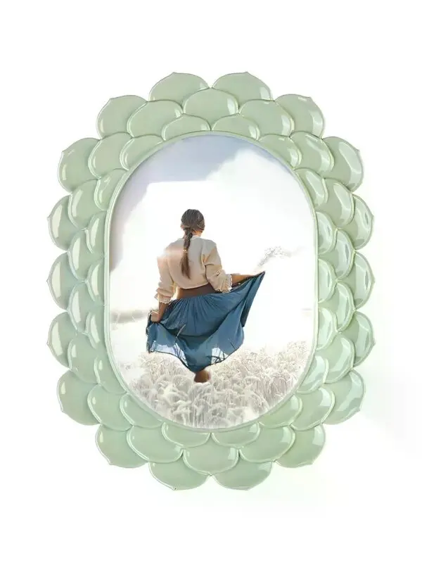 L'OCA NERA Scalloped Oval Photo Frame - Green