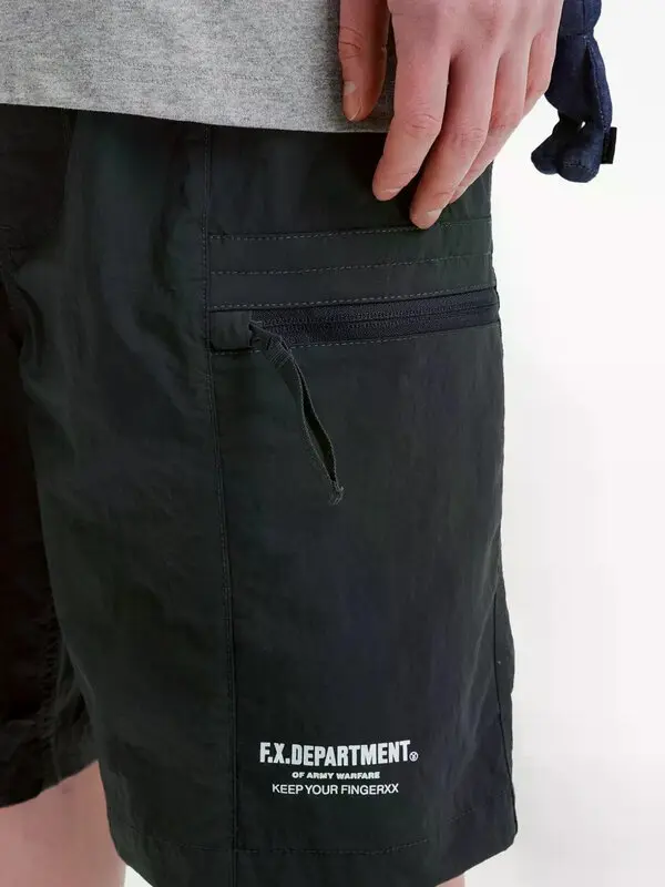 FINGERCROXX Zip Pocket Cargo Shorts