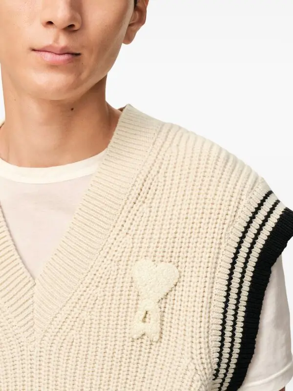 Ami De Coeur Vest - White