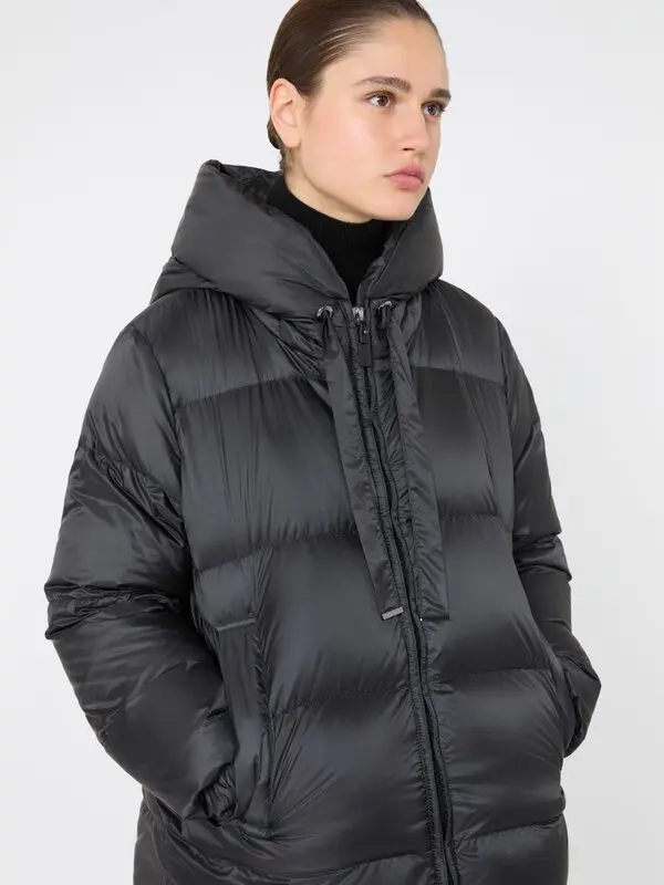 Max Mara Water-repellent Quilted Puffer Jacket - Black
