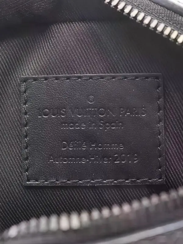 LOUIS VUITTON 2017 Danube Messenger Bag - Black